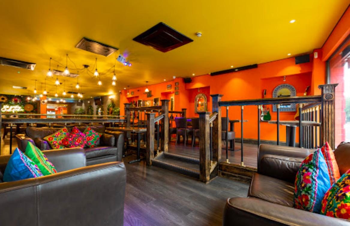 Restaurant Property with 2×2-Bed Flats for Sale – DealMakr